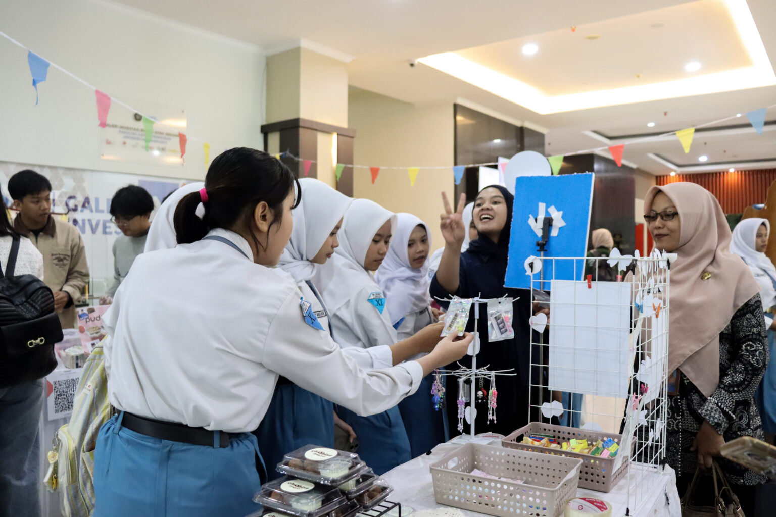 FIA UB Kenalkan Sistem Pembelajaran Berstandar Global kepada Siswa SMAN ...