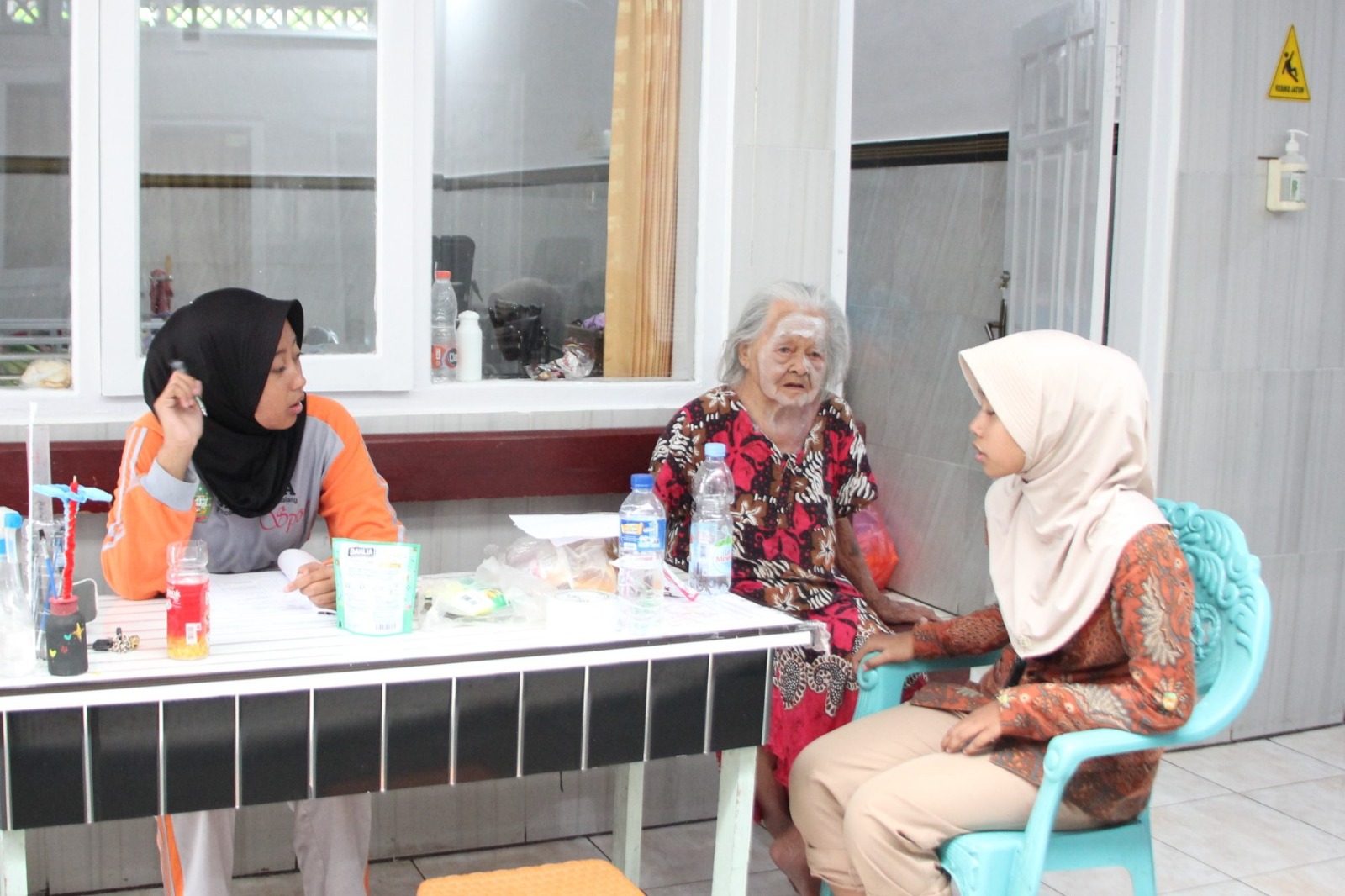 Pondok Lansia Al-Islah: Ruang Sunyi Perempuan Senja dan Kisah Anak Muda ...
