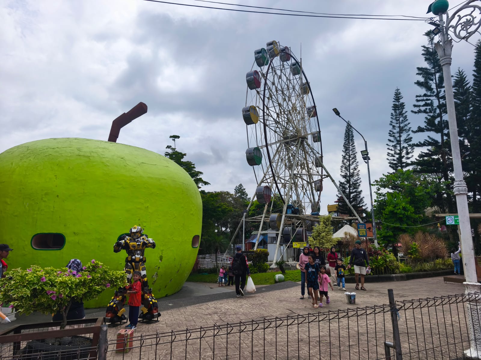 Libur Panjang Berkah: Ratusan Ribu Wisatawan Padati Kota Batu, Okupansi ...