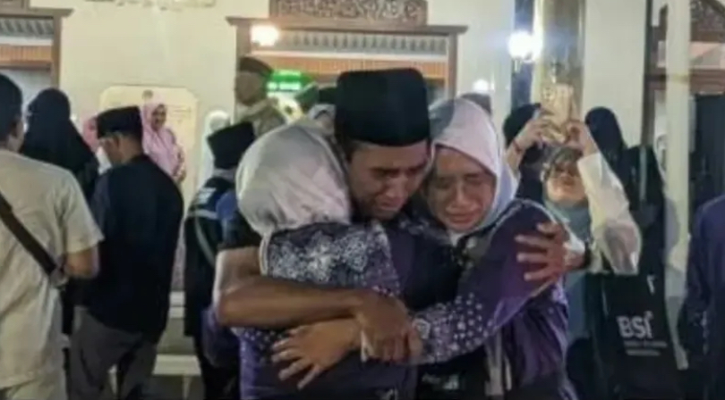 Tangis Haru Iringi 41 Jemaah Haji Kota Malang Berangkat Menuju Tanah Suci di Tengah Sistem Baru